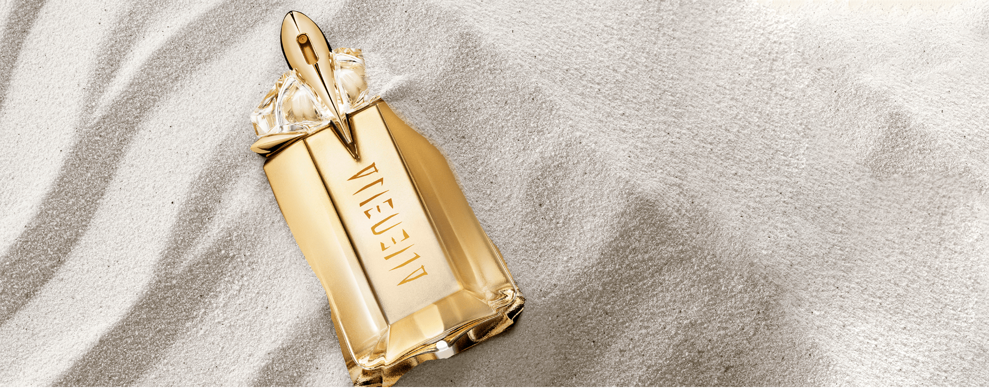Alien Goddess : le nouveau parfum Mugler représenté par Willow Smith ...