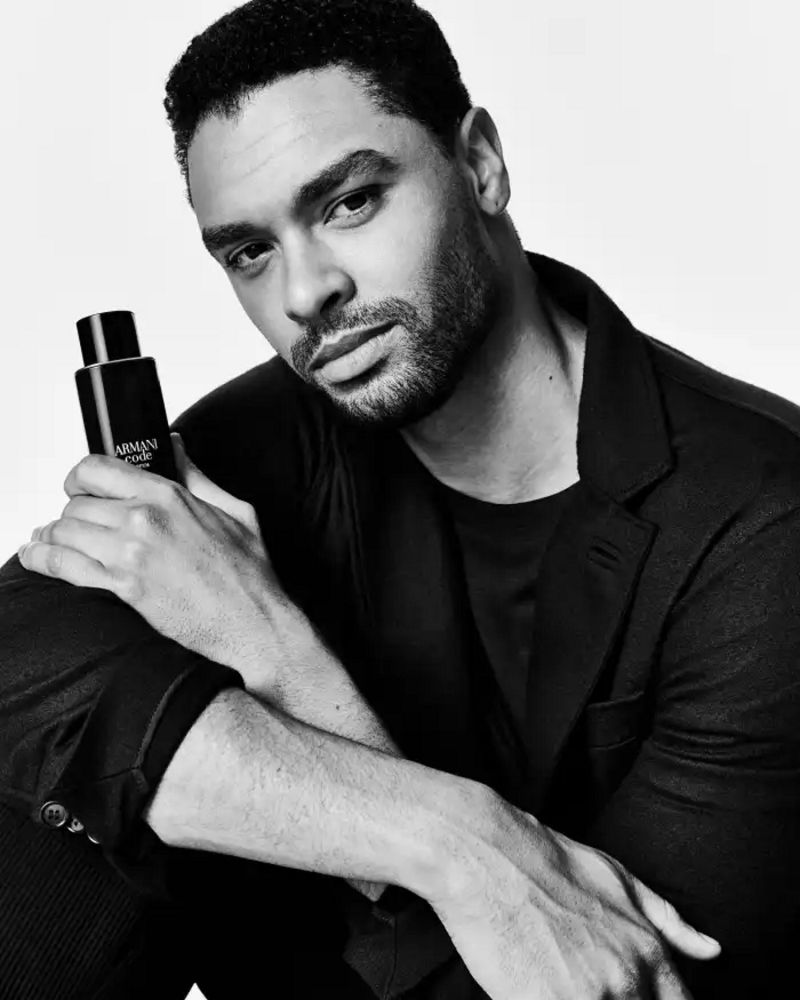 Armani Code Parfum La nouvelle fragrance representee par Rege Jean Page